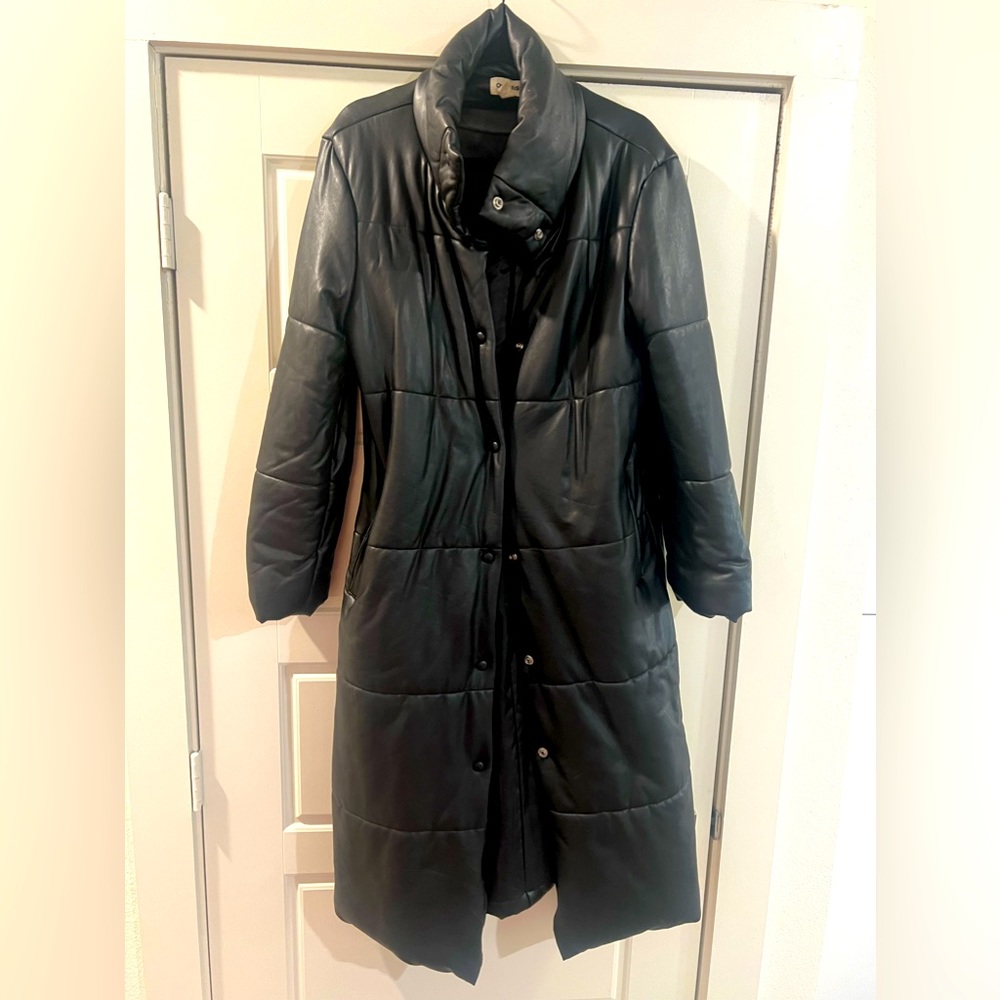 Black Lush Puffer Coat - Gem